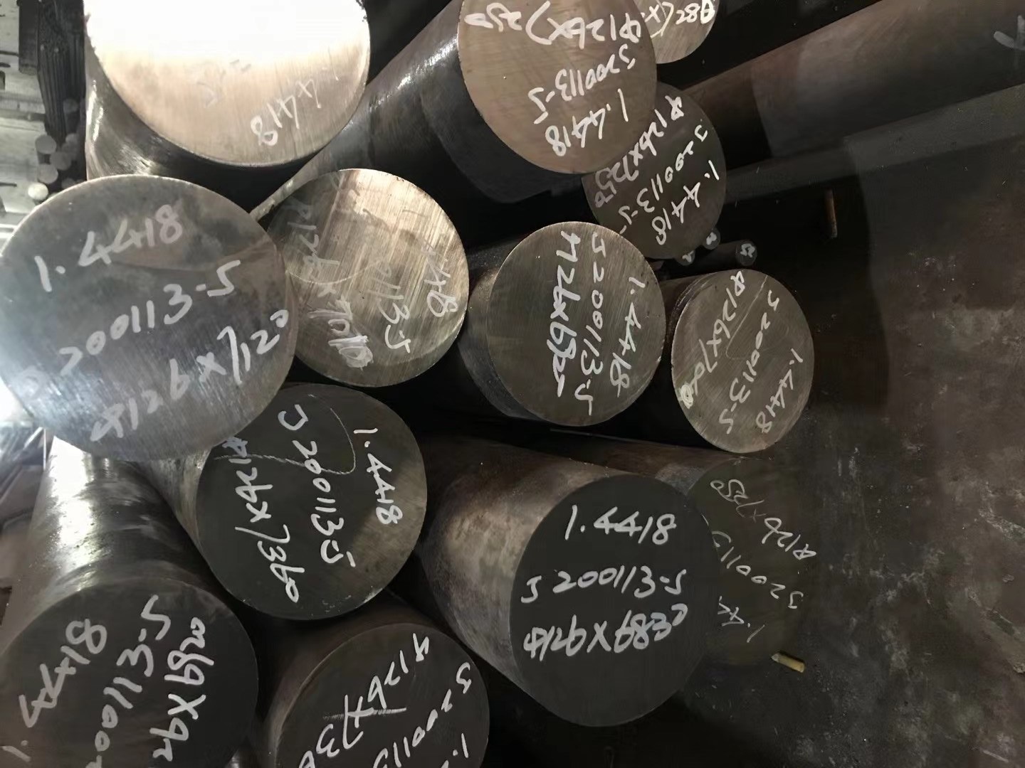 Barre ronde laminée à chaud d'acier inoxydable d'en 1,4418 DIN ...